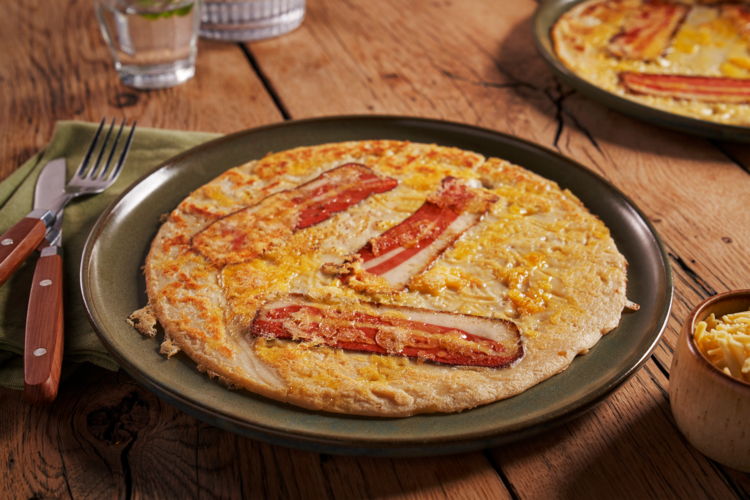 Pannenkoeken met kaas en spek - Recept - Koopmans.com
